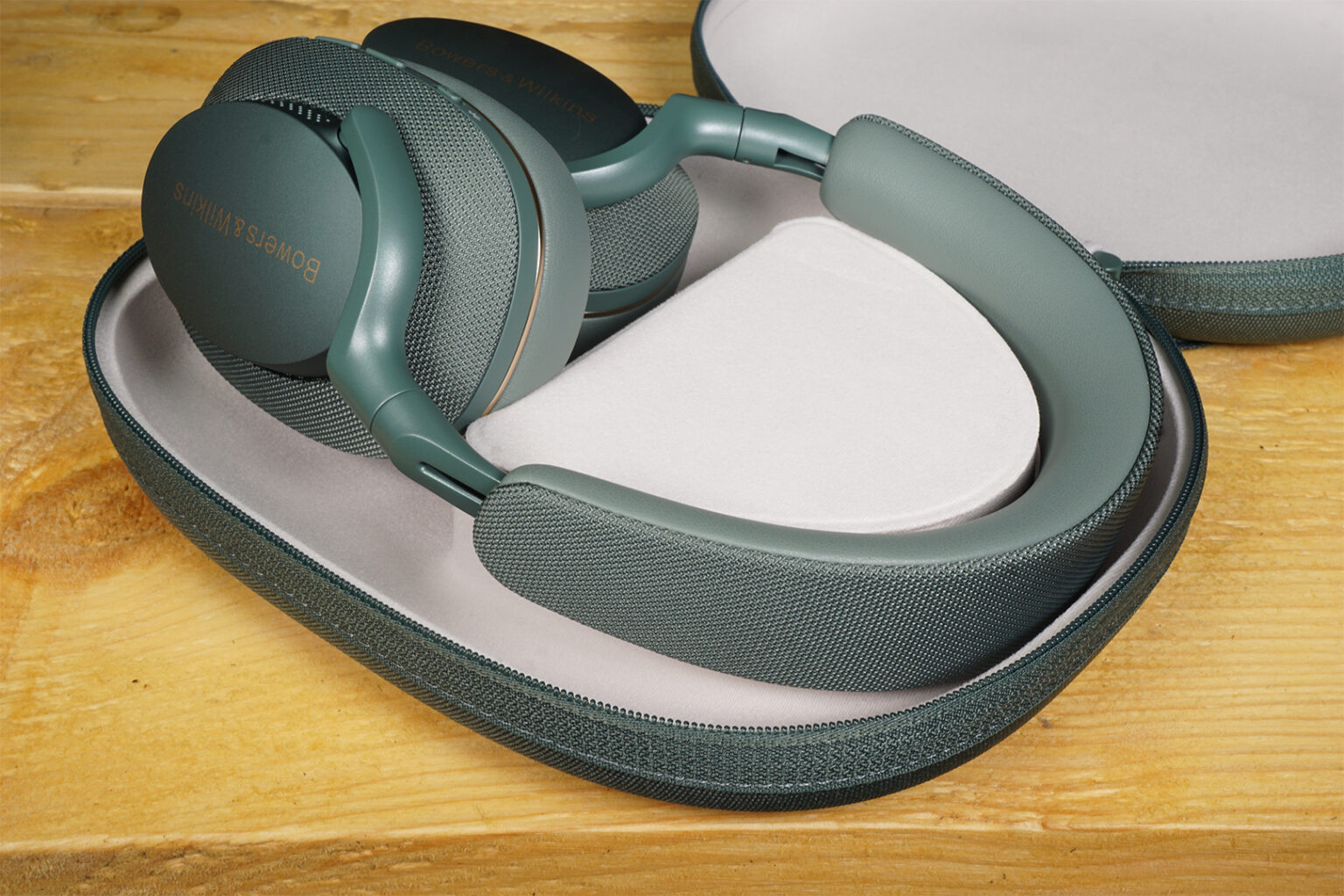 Bowers & Wilkins Px7 S2e headphones review - Audiograde