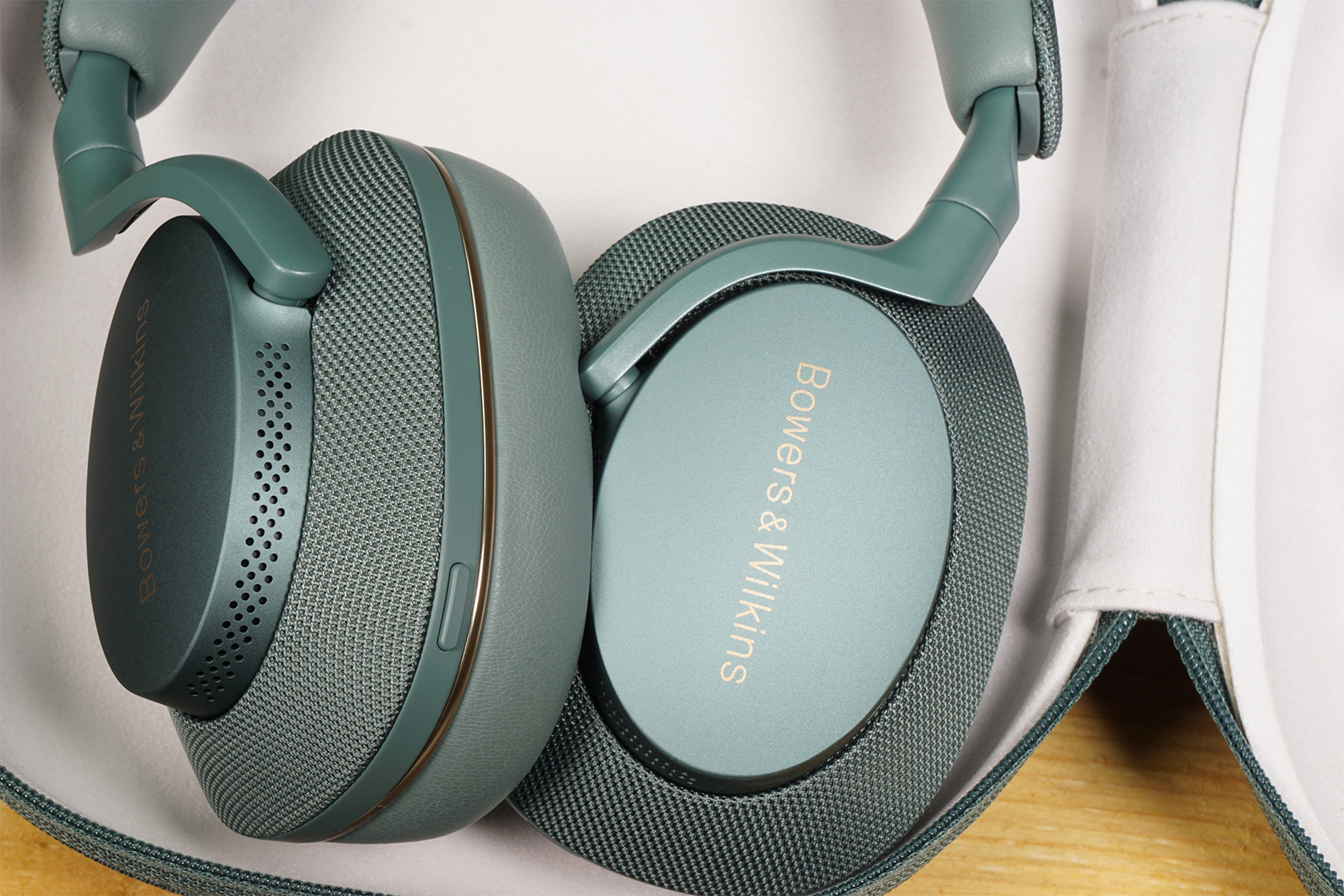 Bowers & Wilkins Px7 S2e headphones review - Audiograde