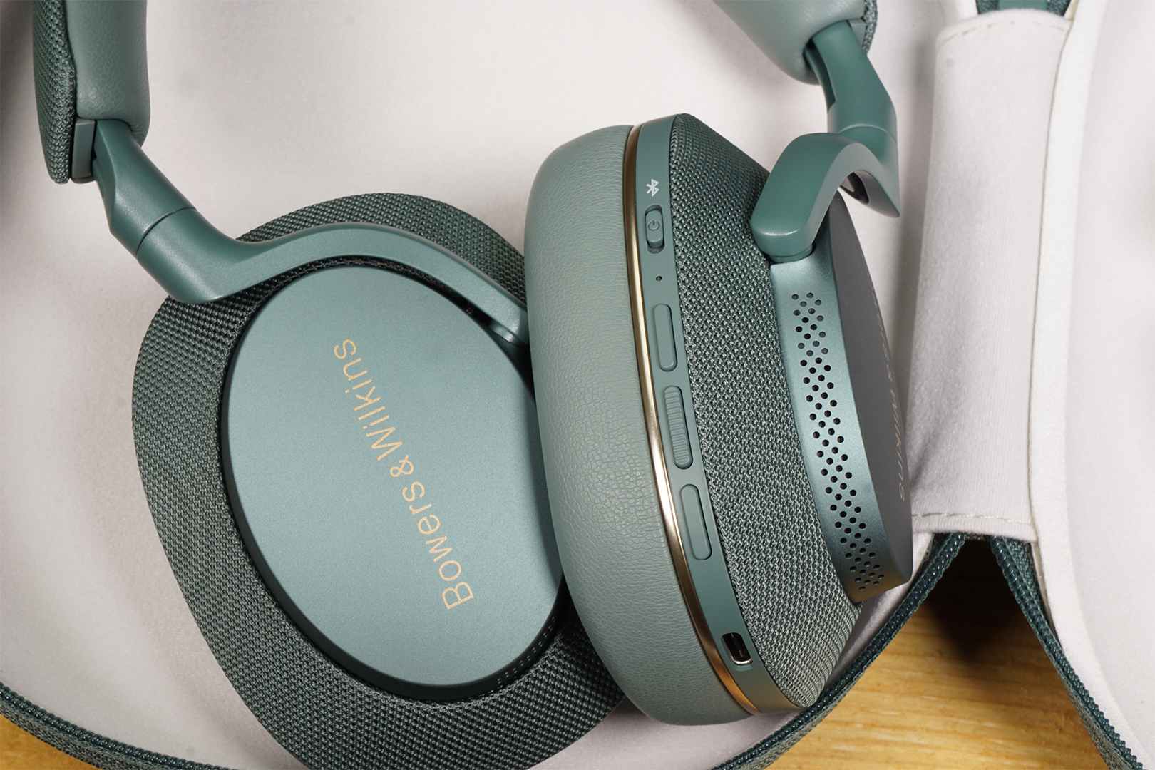 Bowers & Wilkins Px7 S2e headphones review - Audiograde