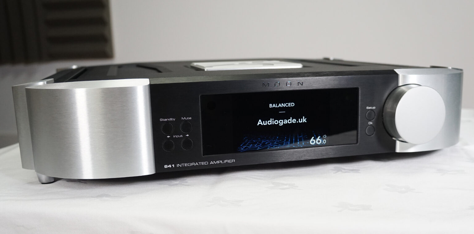 MOON North Collection 641 integrated amplifier and 681 Network Player ...